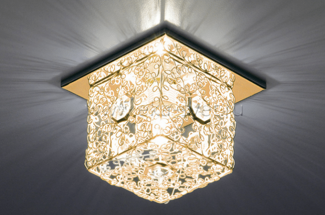 Квадратные потолочные светильники: как выбрать и на что обратить внимание